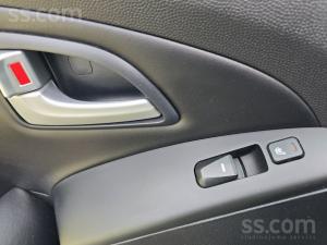 Grey Hyundai ix35 2015 in Ogre, with an engine capacity of 2.00 L and mileage of 350 thousand km for 5500 €, photo 19 on AUTOMOTO.COM.LV