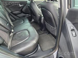 Grey Hyundai ix35 2015 in Ogre, with an engine capacity of 2.00 L and mileage of 350 thousand km for 5500 €, photo 21 on AUTOMOTO.COM.LV