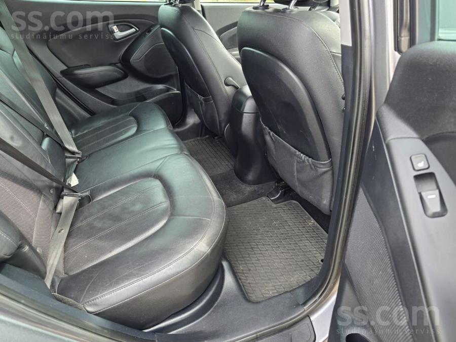 Grey Hyundai ix35 2015 in Ogre, with an engine capacity of 2.00 L and mileage of 350 thousand km for 5500 €, photo 21 on AUTOMOTO.COM.LV