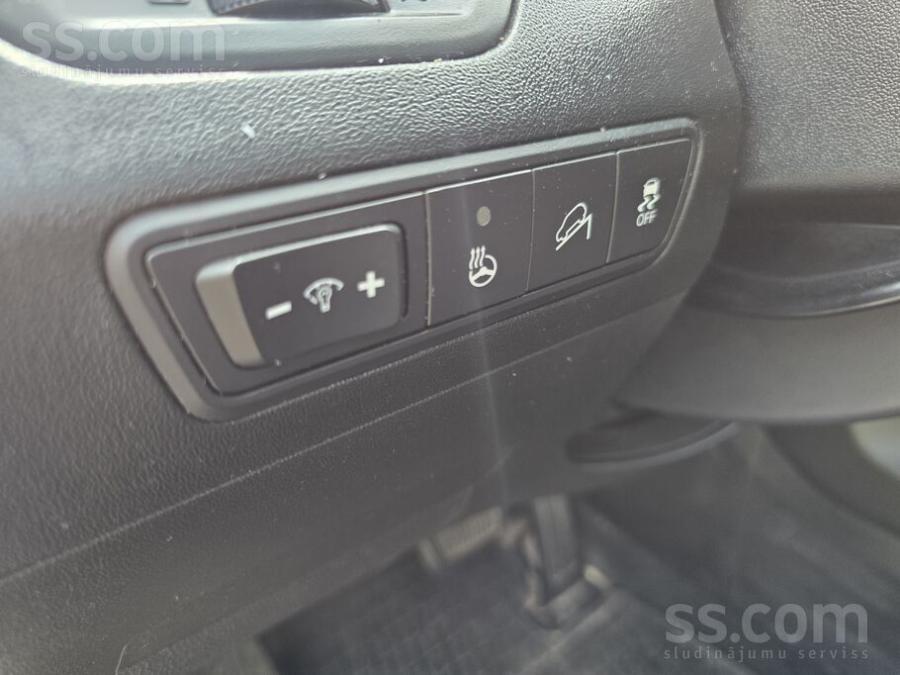 Grey Hyundai ix35 2015 in Ogre, with an engine capacity of 2.00 L and mileage of 350 thousand km for 5500 €, photo 22 on AUTOMOTO.COM.LV