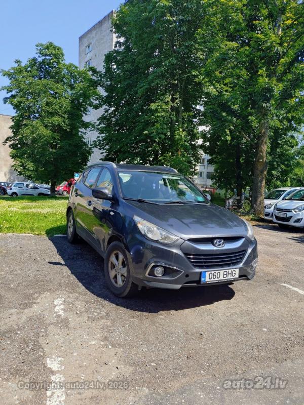 Grey Hyundai ix35 2011 in Narva, with an engine capacity of 2.00 L and mileage of 186 thousand km for 4600 €, photo 1 on AUTOMOTO.COM.LV