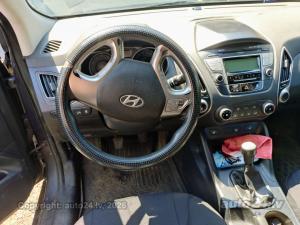 Grey Hyundai ix35 2011 in Narva, with an engine capacity of 2.00 L and mileage of 186 thousand km for 4600 €, photo 5 on AUTOMOTO.COM.LV