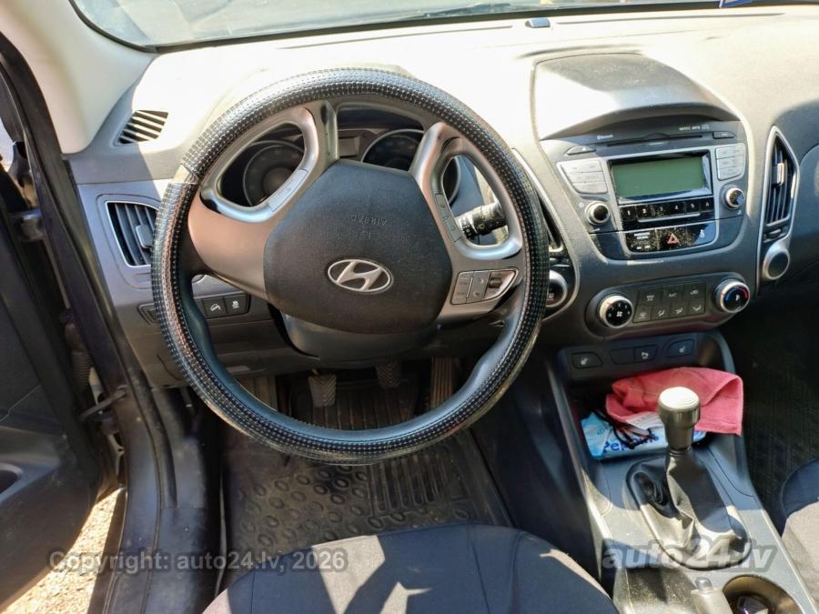 Grey Hyundai ix35 2011 in Narva, with an engine capacity of 2.00 L and mileage of 186 thousand km for 4600 €, photo 5 on AUTOMOTO.COM.LV