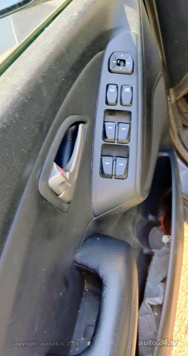 Grey Hyundai ix35 2011 in Narva, with an engine capacity of 2.00 L and mileage of 186 thousand km for 4600 €, photo 5 on AUTOMOTO.COM.LV