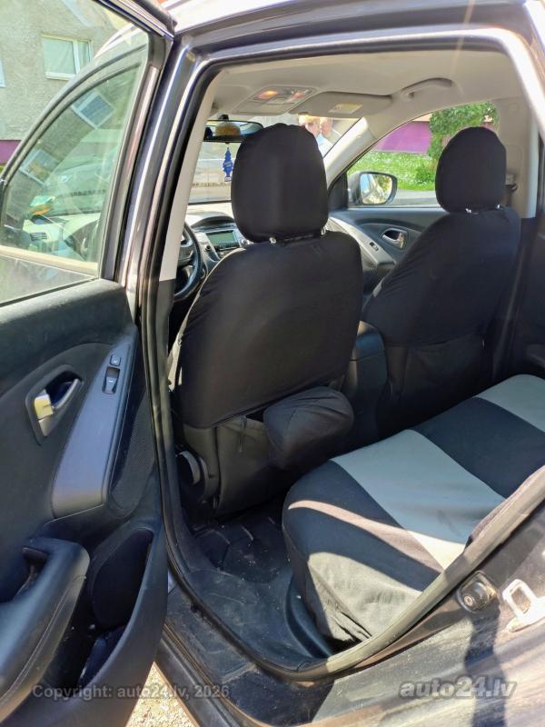 Grey Hyundai ix35 2011 in Narva, with an engine capacity of 2.00 L and mileage of 186 thousand km for 4600 €, photo 8 on AUTOMOTO.COM.LV
