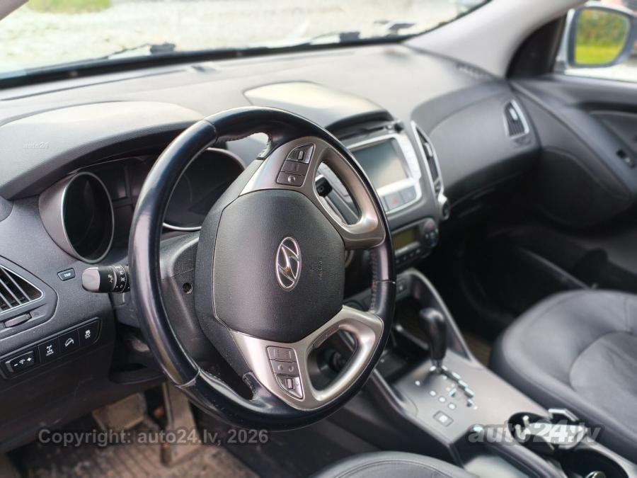 Pelēks Hyundai ix35 2013 Tallina, ar dzinēja tilpumu 2.00 L un nobraukumu 248 tūkst. km par 3500 €, foto 7 vietnē AUTOMOTO.COM.LV