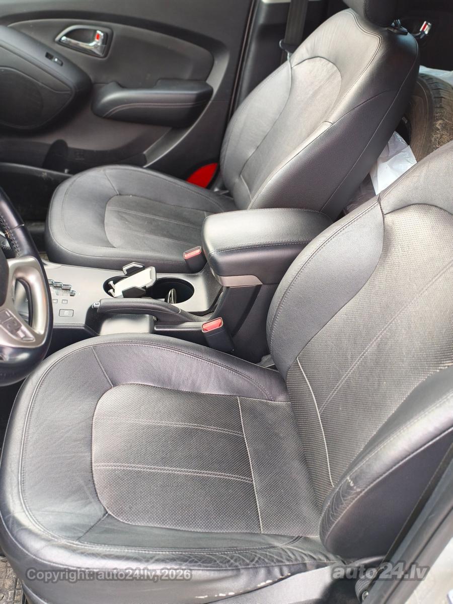 Pelēks Hyundai ix35 2013 Tallina, ar dzinēja tilpumu 2.00 L un nobraukumu 248 tūkst. km par 3500 €, foto 8 vietnē AUTOMOTO.COM.LV