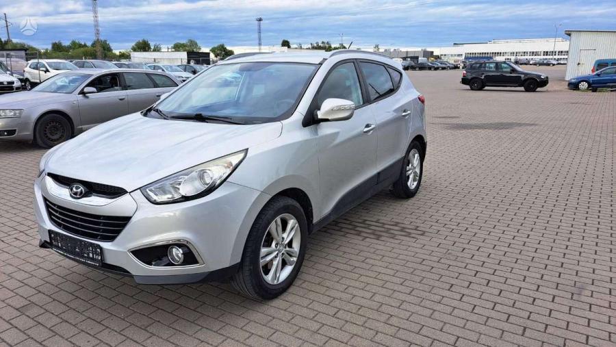 Pelēks Hyundai ix35 2011 Marijampole, ar dzinēja tilpumu 1.60 L un nobraukumu 185 tūkst. km par 4999 €, foto 3 vietnē AUTOMOTO.COM.LV