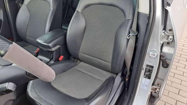 Grey Hyundai ix35 2011 in Marijampole, with an engine capacity of 1.60 L and mileage of 185 thousand km for 4999 €, photo 7 on AUTOMOTO.COM.LV
