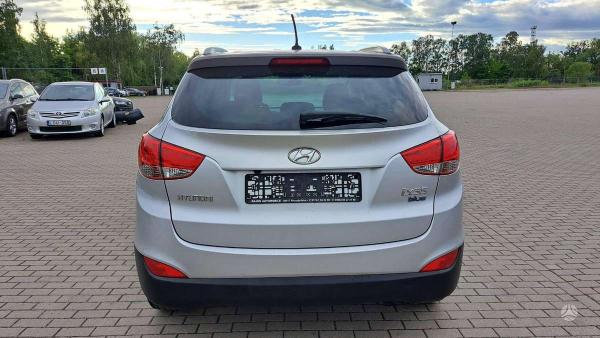 Grey Hyundai ix35 2011 in Marijampole, with an engine capacity of 1.60 L and mileage of 185 thousand km for 4999 €, photo 8 on AUTOMOTO.COM.LV