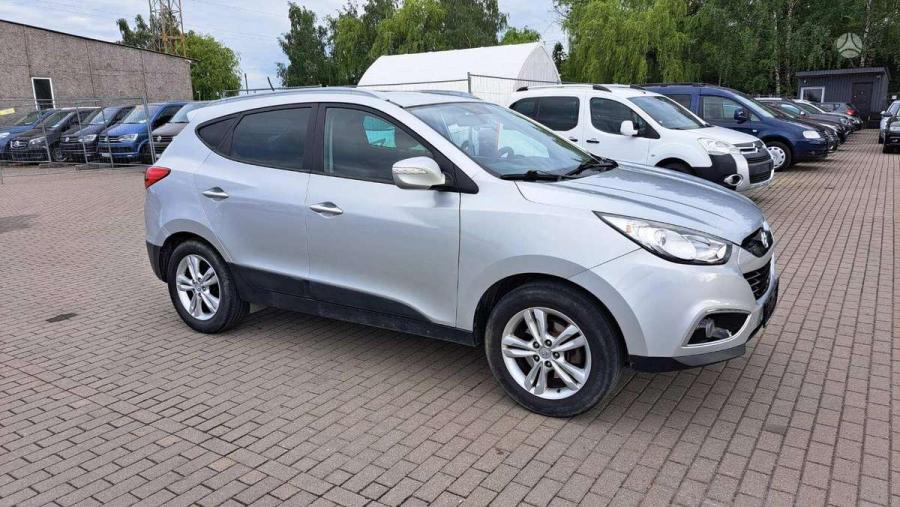 Pelēks Hyundai ix35 2011 Marijampole, ar dzinēja tilpumu 1.60 L un nobraukumu 185 tūkst. km par 4999 €, foto 10 vietnē AUTOMOTO.COM.LV