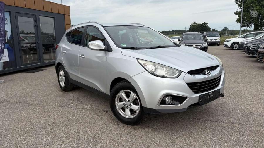 Grey Hyundai ix35 2013 in Marijampole, with an engine capacity of 2.00 L and mileage of 174 thousand km for 7500 €, photo 1 on AUTOMOTO.COM.LV