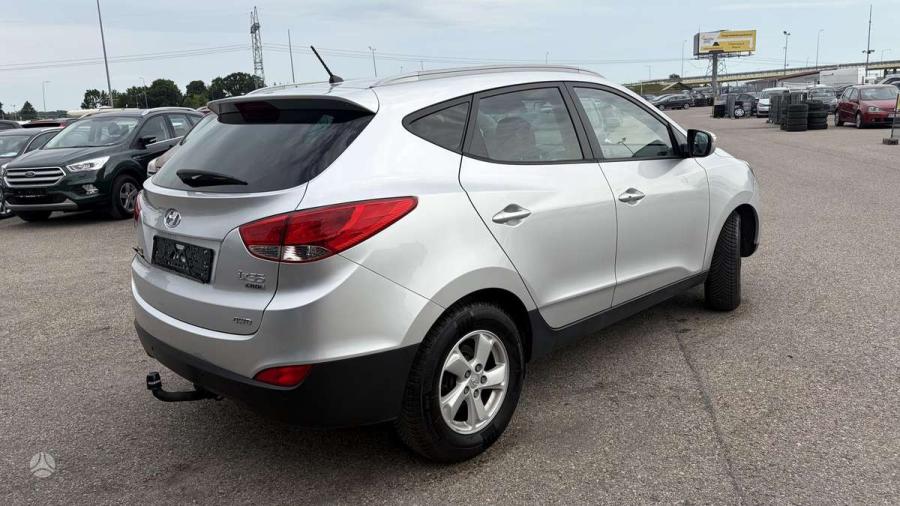 Grey Hyundai ix35 2013 in Marijampole, with an engine capacity of 2.00 L and mileage of 174 thousand km for 7500 €, photo 3 on AUTOMOTO.COM.LV