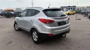 Grey Hyundai ix35 2013 in Marijampole, with an engine capacity of 2.00 L and mileage of 174 thousand km for 7500 €, photo 6 on AUTOMOTO.COM.LV