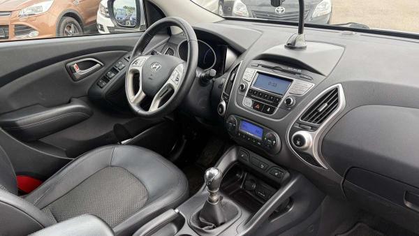 Grey Hyundai ix35 2013 in Marijampole, with an engine capacity of 2.00 L and mileage of 174 thousand km for 7500 €, photo 10 on AUTOMOTO.COM.LV