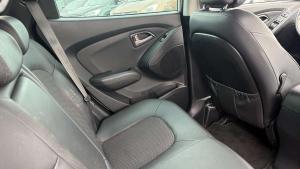 Grey Hyundai ix35 2013 in Marijampole, with an engine capacity of 2.00 L and mileage of 174 thousand km for 7500 €, photo 13 on AUTOMOTO.COM.LV
