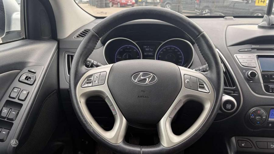 Grey Hyundai ix35 2013 in Marijampole, with an engine capacity of 2.00 L and mileage of 174 thousand km for 7500 €, photo 16 on AUTOMOTO.COM.LV