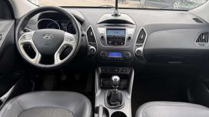 Grey Hyundai ix35 2013 in Marijampole, with an engine capacity of 2.00 L and mileage of 174 thousand km for 7500 €, photo 17 on AUTOMOTO.COM.LV