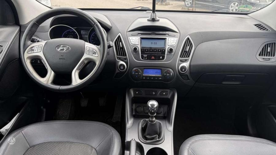 Grey Hyundai ix35 2013 in Marijampole, with an engine capacity of 2.00 L and mileage of 174 thousand km for 7500 €, photo 17 on AUTOMOTO.COM.LV