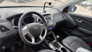 Grey Hyundai ix35 2013 in Marijampole, with an engine capacity of 2.00 L and mileage of 174 thousand km for 7500 €, photo 19 on AUTOMOTO.COM.LV
