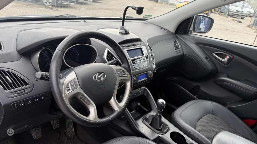 Grey Hyundai ix35 2013 in Marijampole, with an engine capacity of 2.00 L and mileage of 174 thousand km for 7500 €, photo 19 on AUTOMOTO.COM.LV