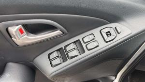 Grey Hyundai ix35 2013 in Marijampole, with an engine capacity of 2.00 L and mileage of 174 thousand km for 7500 €, photo 22 on AUTOMOTO.COM.LV