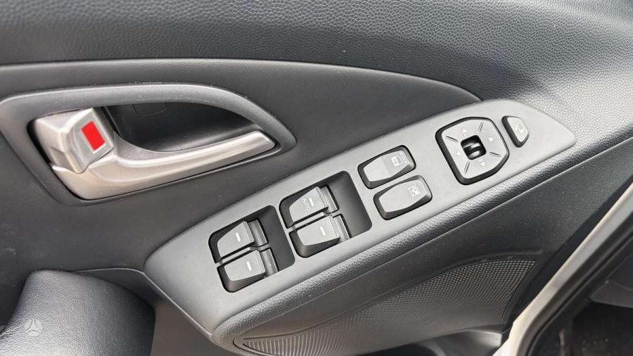 Grey Hyundai ix35 2013 in Marijampole, with an engine capacity of 2.00 L and mileage of 174 thousand km for 7500 €, photo 22 on AUTOMOTO.COM.LV