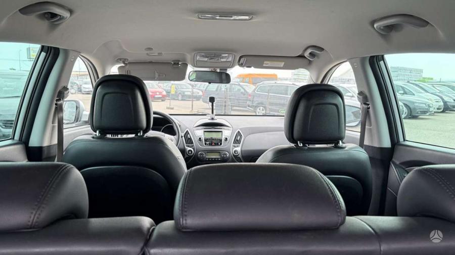 Grey Hyundai ix35 2013 in Marijampole, with an engine capacity of 2.00 L and mileage of 174 thousand km for 7500 €, photo 30 on AUTOMOTO.COM.LV