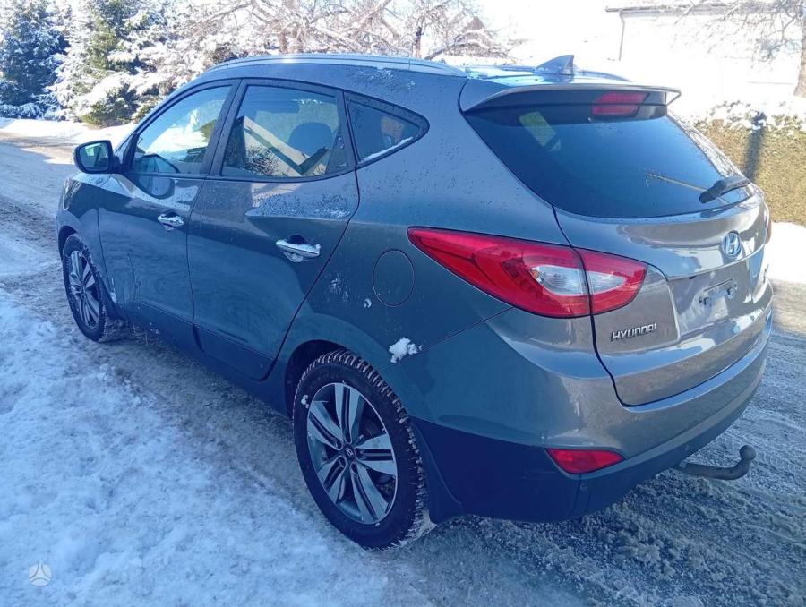 Grey Hyundai ix35 2014 in Marijampole, with an engine capacity of 2.00 L and mileage of 177 thousand km for 8250 €, photo 2 on AUTOMOTO.COM.LV