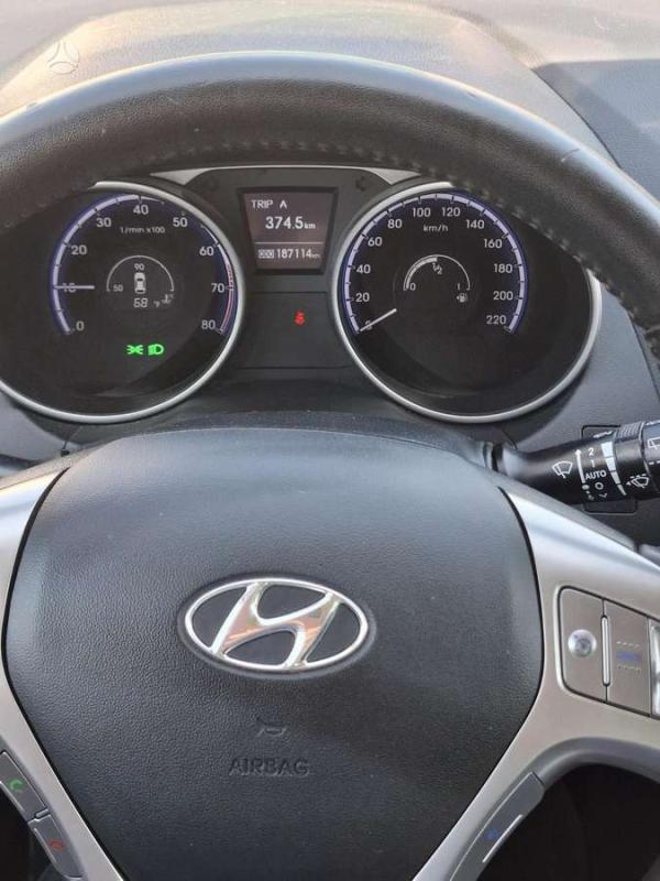 Pelēks Hyundai ix35 2014 Panevēža, ar dzinēja tilpumu 1.59 L un nobraukumu 187 tūkst. km par 7700 €, foto 4 vietnē AUTOMOTO.COM.LV