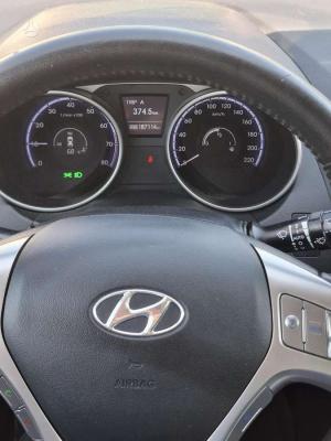 Pelēks Hyundai ix35 2014 Panevēža, ar dzinēja tilpumu 1.59 L un nobraukumu 187 tūkst. km par 7700 €, foto 4 vietnē AUTOMOTO.COM.LV
