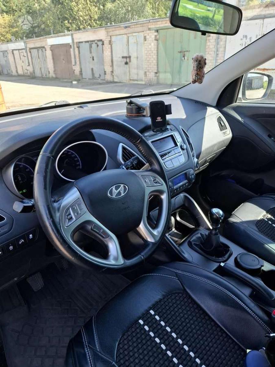 Pelēks Hyundai ix35 2014 Panevēža, ar dzinēja tilpumu 1.59 L un nobraukumu 187 tūkst. km par 7700 €, foto 5 vietnē AUTOMOTO.COM.LV