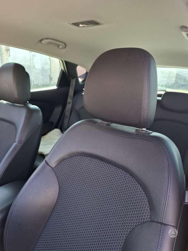 Pelēks Hyundai ix35 2014 Panevēža, ar dzinēja tilpumu 1.59 L un nobraukumu 187 tūkst. km par 7700 €, foto 6 vietnē AUTOMOTO.COM.LV