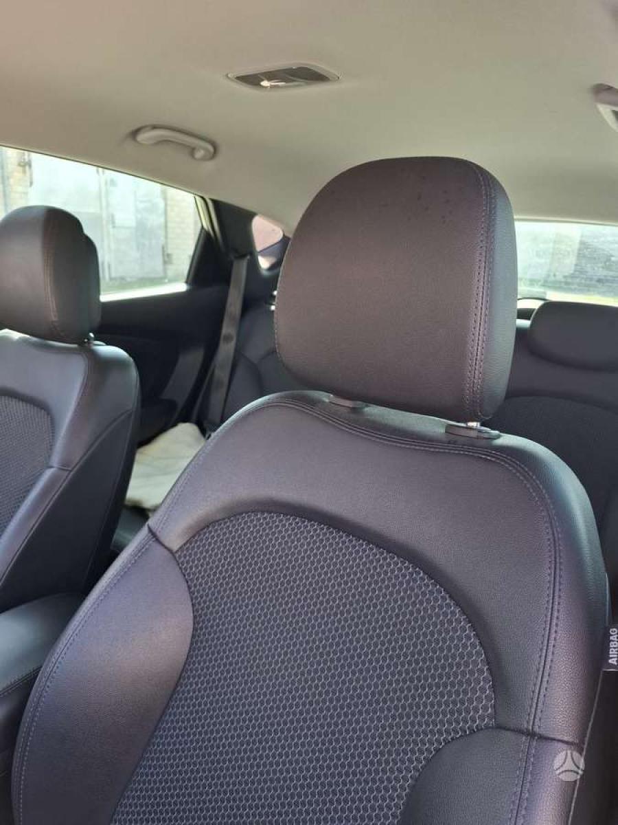 Pelēks Hyundai ix35 2014 Panevēža, ar dzinēja tilpumu 1.59 L un nobraukumu 187 tūkst. km par 7700 €, foto 6 vietnē AUTOMOTO.COM.LV