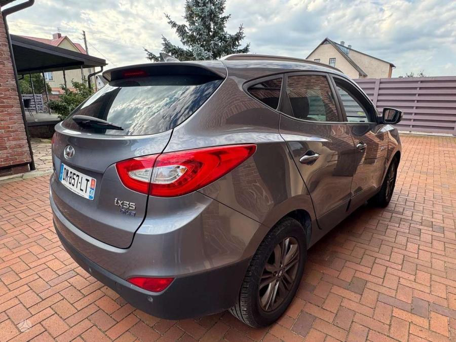 Pelēks Hyundai ix35 2014 Tauragė, ar dzinēja tilpumu 1.70 L un nobraukumu 264 tūkst. km par 5800 €, foto 4 vietnē AUTOMOTO.COM.LV