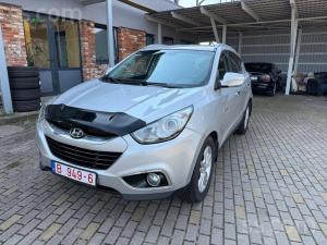 Grey Hyundai ix35 2011 in Talsi, with an engine capacity of 1.70 L and mileage of 322 thousand km for 5770 €, photo 1 on AUTOMOTO.COM.LV