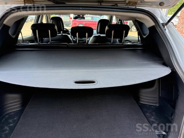 Grey Hyundai ix35 2011 in Talsi, with an engine capacity of 1.70 L and mileage of 322 thousand km for 5770 €, photo 8 on AUTOMOTO.COM.LV