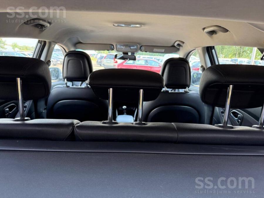 Grey Hyundai ix35 2011 in Talsi, with an engine capacity of 1.70 L and mileage of 322 thousand km for 5770 €, photo 9 on AUTOMOTO.COM.LV