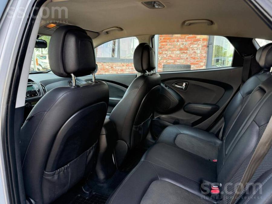 Grey Hyundai ix35 2011 in Talsi, with an engine capacity of 1.70 L and mileage of 322 thousand km for 5770 €, photo 11 on AUTOMOTO.COM.LV