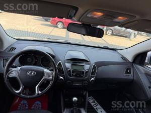Grey Hyundai ix35 2011 in Talsi, with an engine capacity of 1.70 L and mileage of 322 thousand km for 5770 €, photo 12 on AUTOMOTO.COM.LV