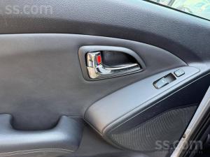 Grey Hyundai ix35 2011 in Talsi, with an engine capacity of 1.70 L and mileage of 322 thousand km for 5770 €, photo 13 on AUTOMOTO.COM.LV