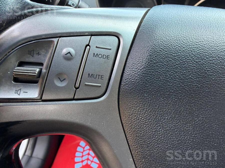 Grey Hyundai ix35 2011 in Talsi, with an engine capacity of 1.70 L and mileage of 322 thousand km for 5770 €, photo 16 on AUTOMOTO.COM.LV