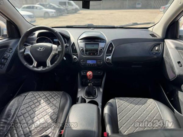 Hyundai ix35 2011 in Narva, with an engine capacity of 2.00 L and mileage of 270 thousand km for 3900 €, photo 6 on AUTOMOTO.COM.LV
