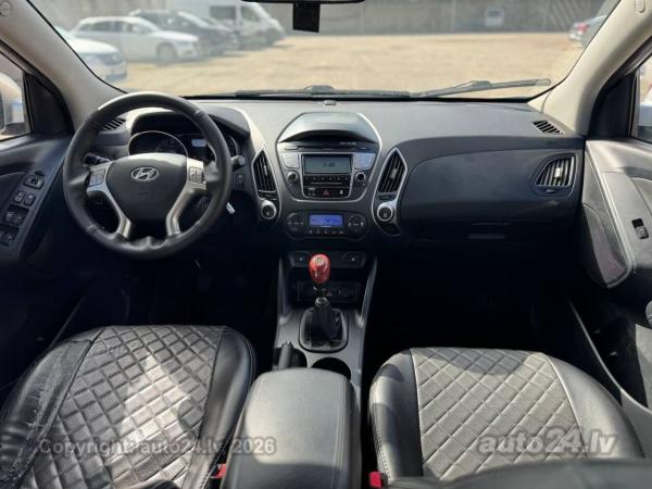 Hyundai ix35 2011 in Narva, with an engine capacity of 2.00 L and mileage of 270 thousand km for 3900 €, photo 6 on AUTOMOTO.COM.LV