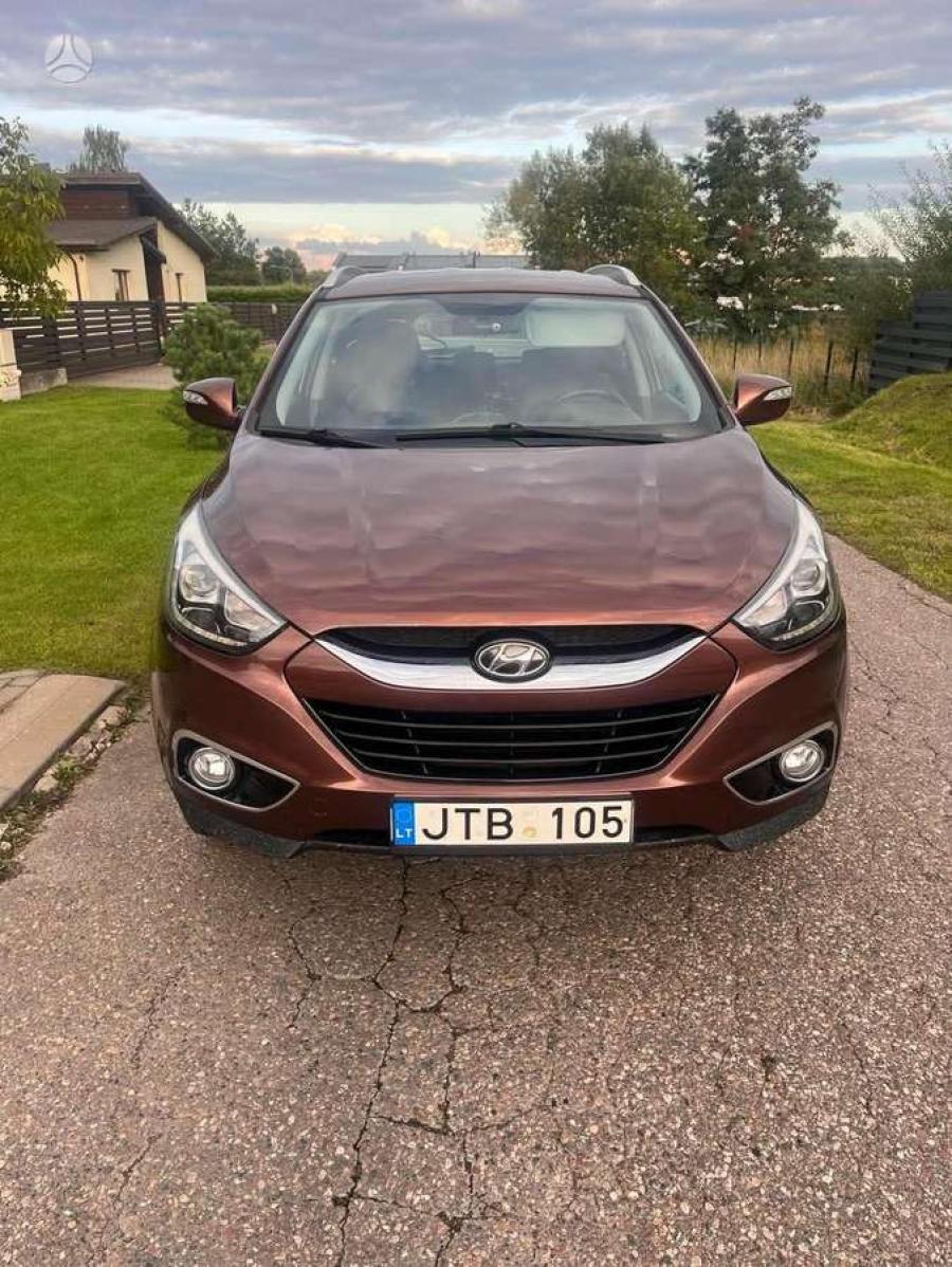 Orange Hyundai ix35 2013 in Vilnius, with an engine capacity of 1.59 L and mileage of 187 thousand km for 6990 €, photo 1 on AUTOMOTO.COM.LV