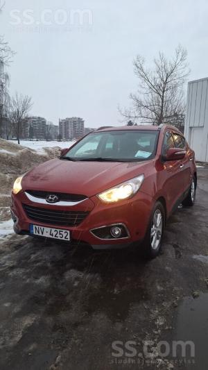 Sarkans Hyundai ix35 2010 Rīga, ar dzinēja tilpumu 2.00 L un nobraukumu 227 tūkst. km par 5800 €, foto 3 vietnē AUTOMOTO.COM.LV