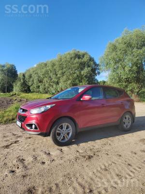 Sarkans Hyundai ix35 2010 Limbaži, ar dzinēja tilpumu 2.00 L un nobraukumu 351 tūkst. km par 6000 €, foto 5 vietnē AUTOMOTO.COM.LV