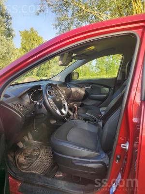 Sarkans Hyundai ix35 2010 Limbaži, ar dzinēja tilpumu 2.00 L un nobraukumu 351 tūkst. km par 6000 €, foto 7 vietnē AUTOMOTO.COM.LV