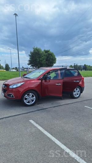 Sarkans Hyundai ix35 2010 Rīga, ar dzinēja tilpumu 2.00 L un nobraukumu 229 tūkst. km par 5199 €, foto  vietnē AUTOMOTO.COM.LV