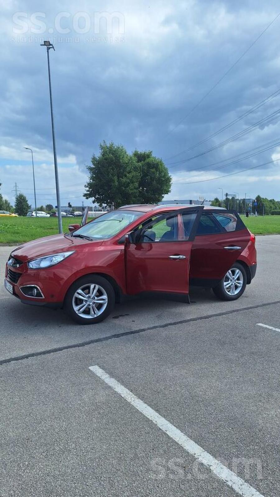 Sarkans Hyundai ix35 2010 Rīga, ar dzinēja tilpumu 2.00 L un nobraukumu 229 tūkst. km par 5199 €, foto 1 vietnē AUTOMOTO.COM.LV